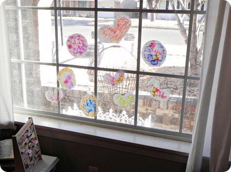Easie Peasie Co: Wednesday Toddler Activities: Paper Towel Window Art